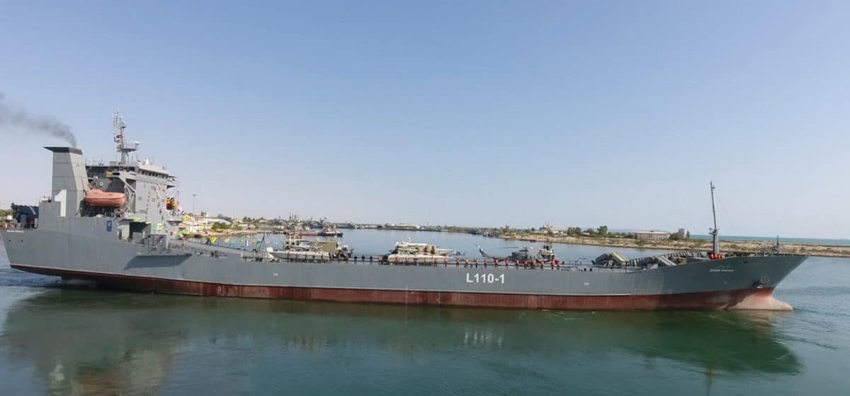 Iran builds a mini aircraft carrier warship 'Shahid Roudaki'