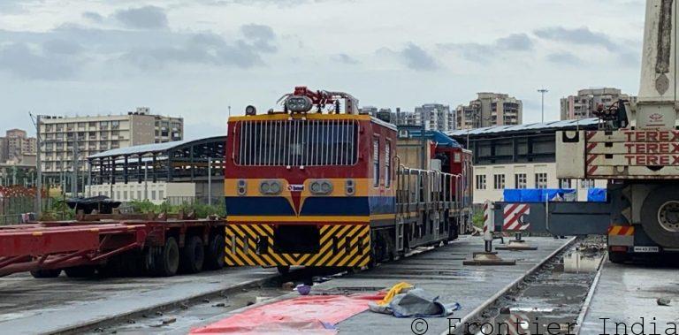 MMRDA operates Catenary Maintenance Vehicle on Metro Line 2A & Line 7