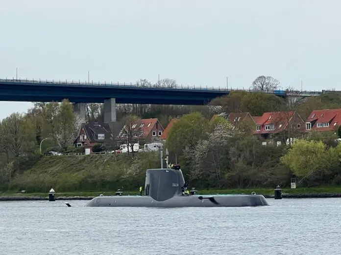 Singapore inducts Project 218SG "Impeccable" based on the German 214 ...