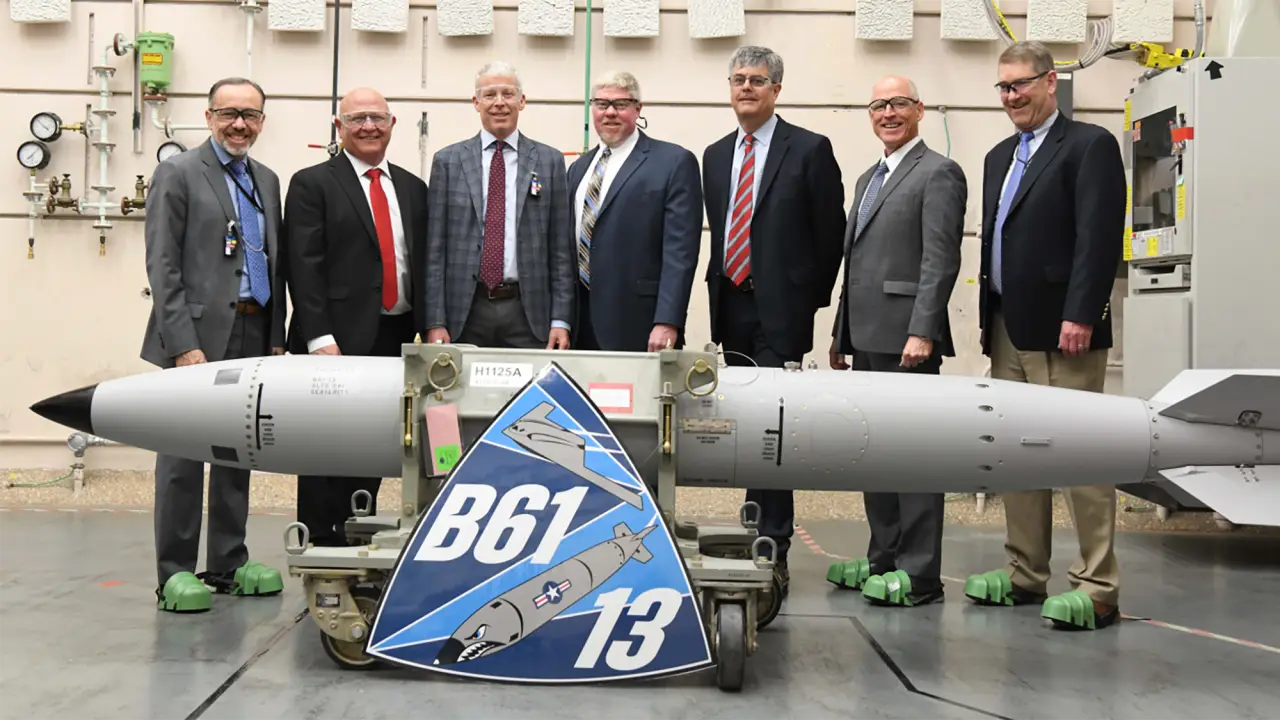 $1 Trillion Nuclear Overhaul in Chaos: U.S. Missile & Submarine ...