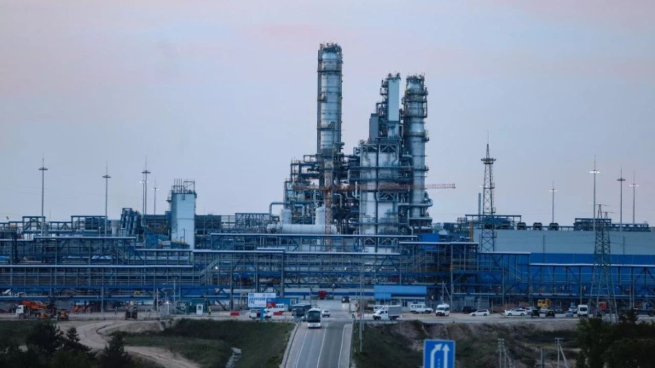 Russia’s Amur Gas Mega-Plant Is Almost Complete — And It’s One of the ...