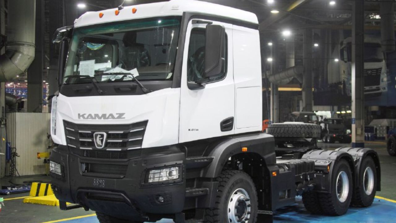 Russia Unveils KAMAZ-65956: A 560-HP Heavy Tractor Built for Extreme Loads